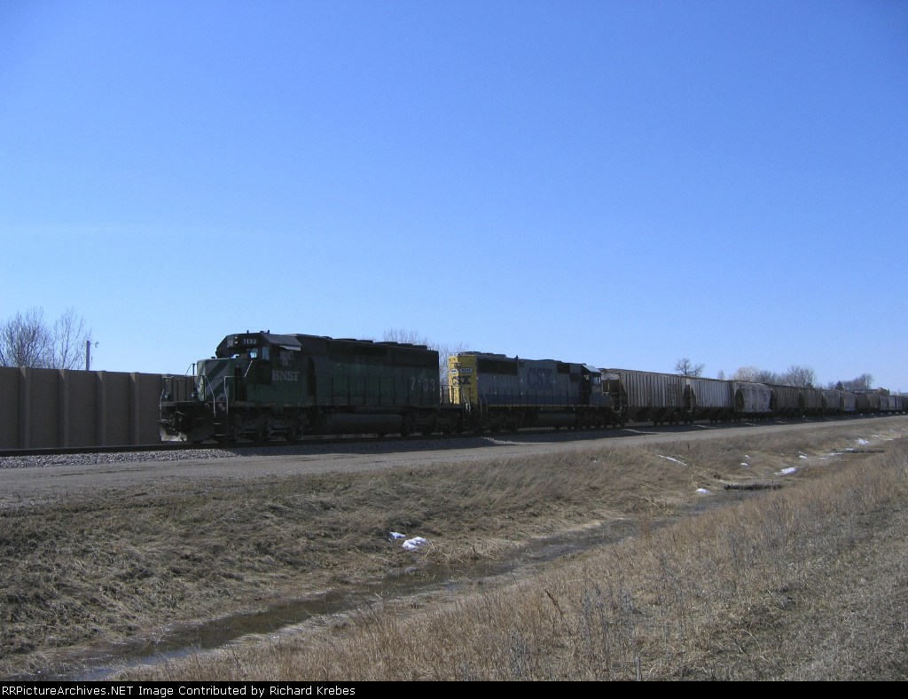 BNSF 7133 And CSX 8544